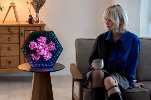 自作の3Dアートが飛び出す！近未来の3Dホログラム「INFINITY GHOST」